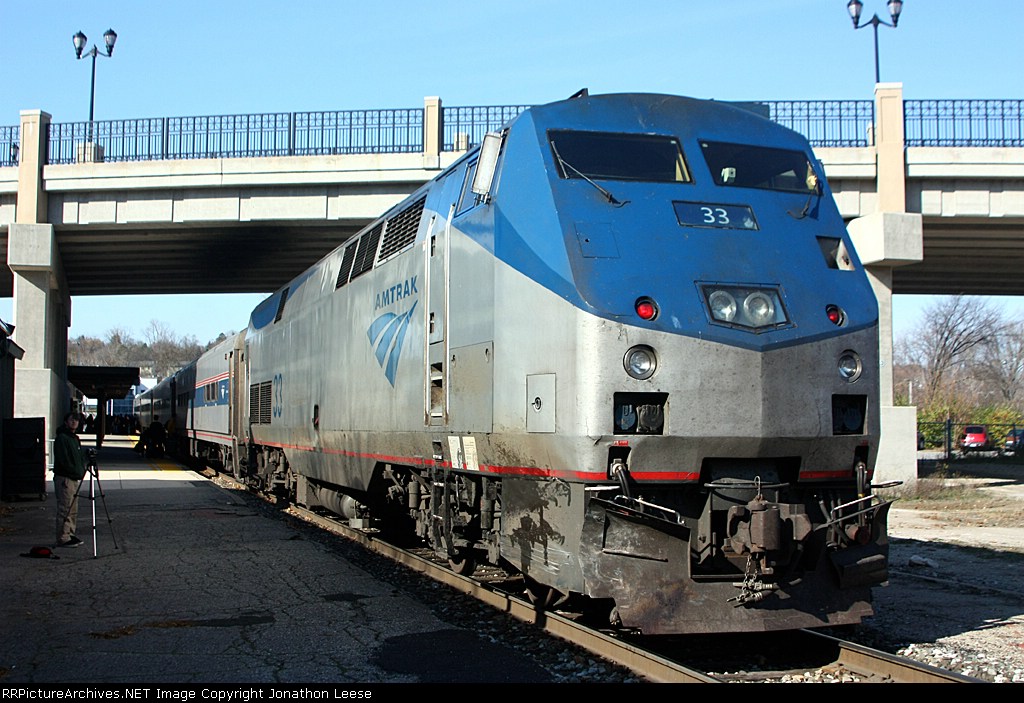 Amtrak 353 stopped in AA